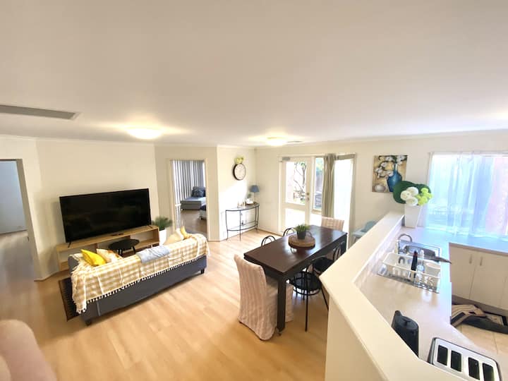 Your Home Away From Home | Private Yard | Spacious - Notting Hill