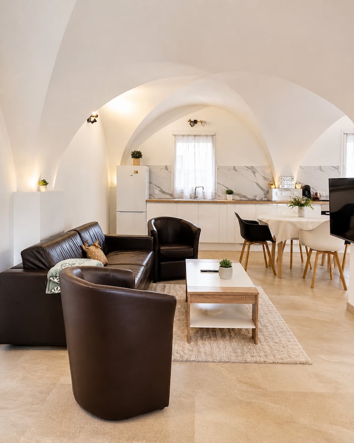 Laura Voûtée Plain-pied, 7 Couchages - Saint-François-Longchamp