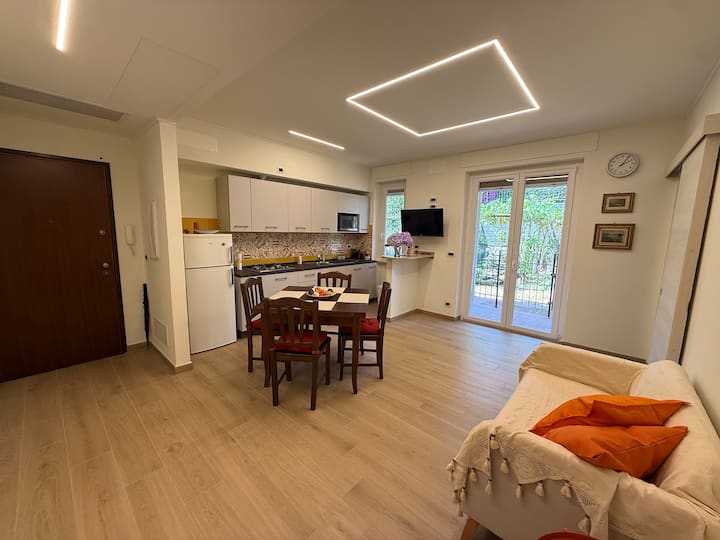 Trilocale Elegante, Giardino E 6 Posti Letto - Pietra Ligure