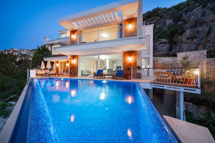 Denize 100 Mt 3 Adet Havuzu Var 12 Kişilik Villa - Kalkan