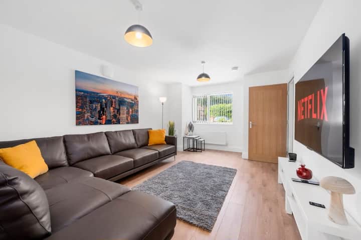 Modern Stylish Home: Manchester - Bolton