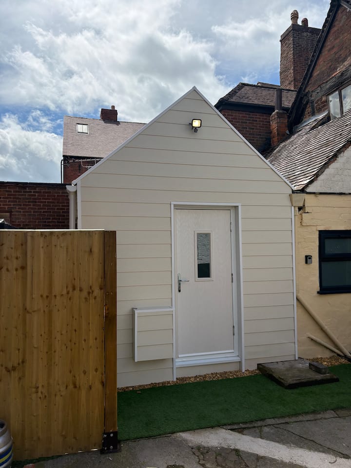 Beachhut By The River - Tewkesbury