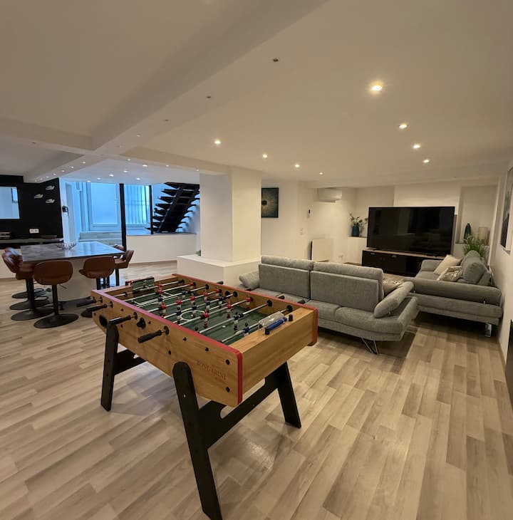 180 M² Climatisation, Garage, 5 Chambres - Nîmes