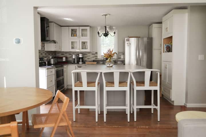 Family-friendly Sandwich Retreat W/ Backyard - Sandwich, MA