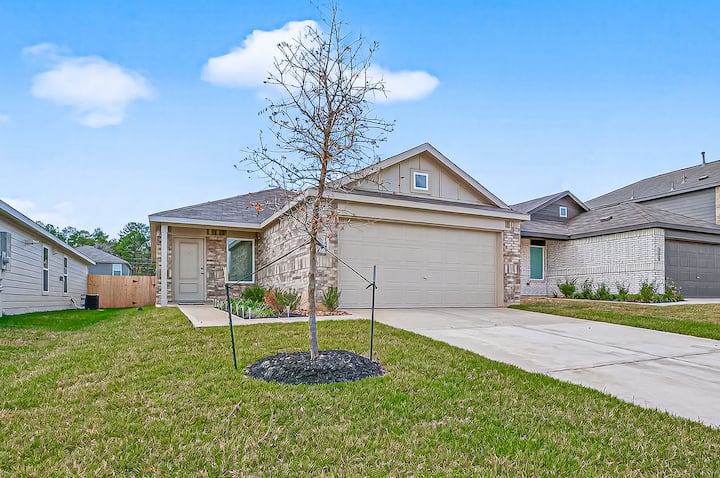 3br Home | Fully Fenced Yard | Pet Friendly - Stagecoach, TX