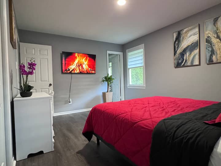 Serene Stay Near Dc & Mgm Casino, Main Floor - Oxon Hill, MD