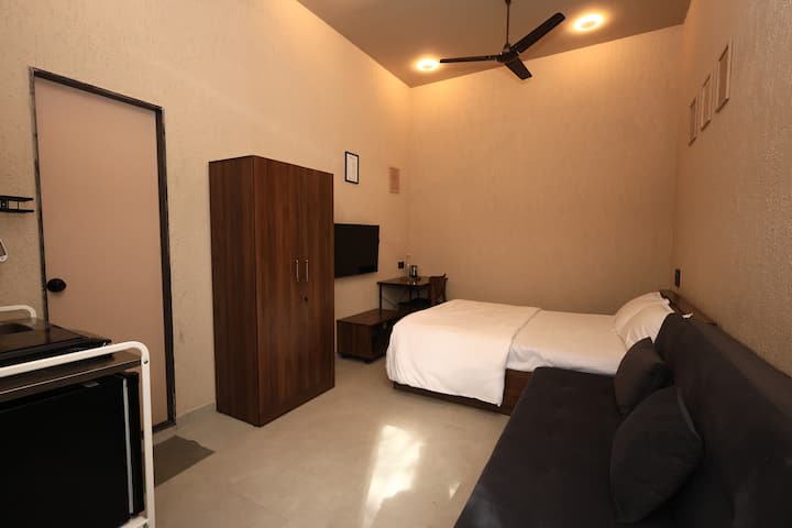Zira 115 | Cozy Studio | Couples & Professionals - Thane