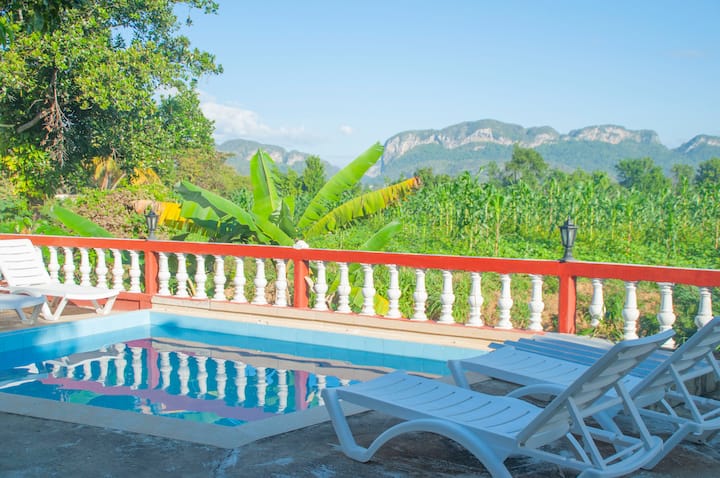 Leibys Y Papito El Zapatero 2: Pool | View | 2 Pax - Vinales