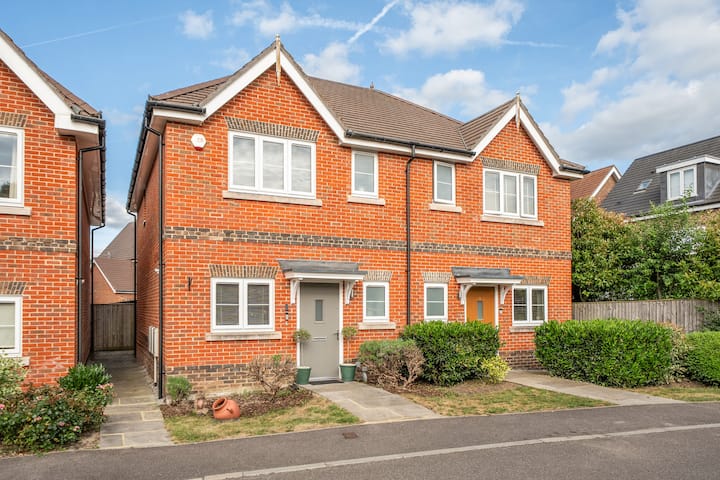 Your Surrey Escape | Stylish Home & Private Garden - Dorking