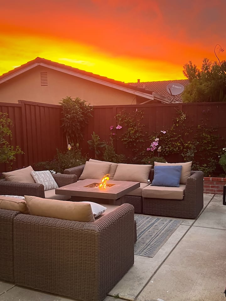 High Ceiling, Game Room, Private Yard - Union City, CA