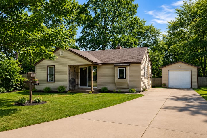 The Cozy Cottage - South Haven, MI