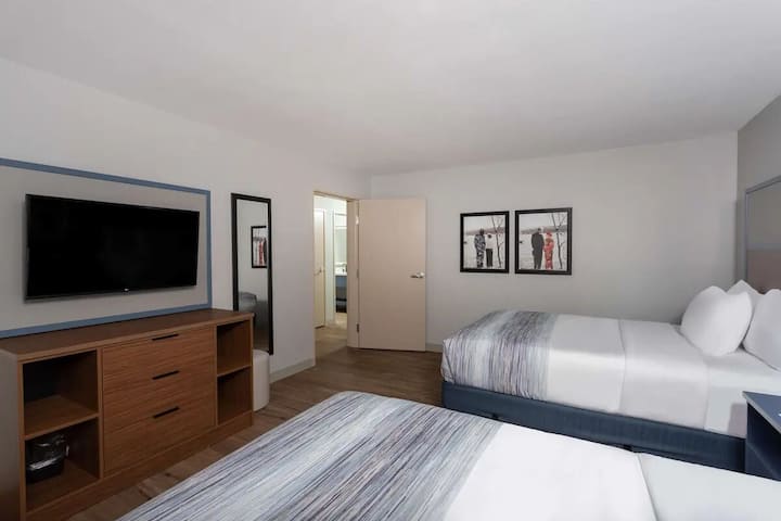 1br 2 Queen | Americinn San Angelo | Outdoor Pool - San Angelo, TX