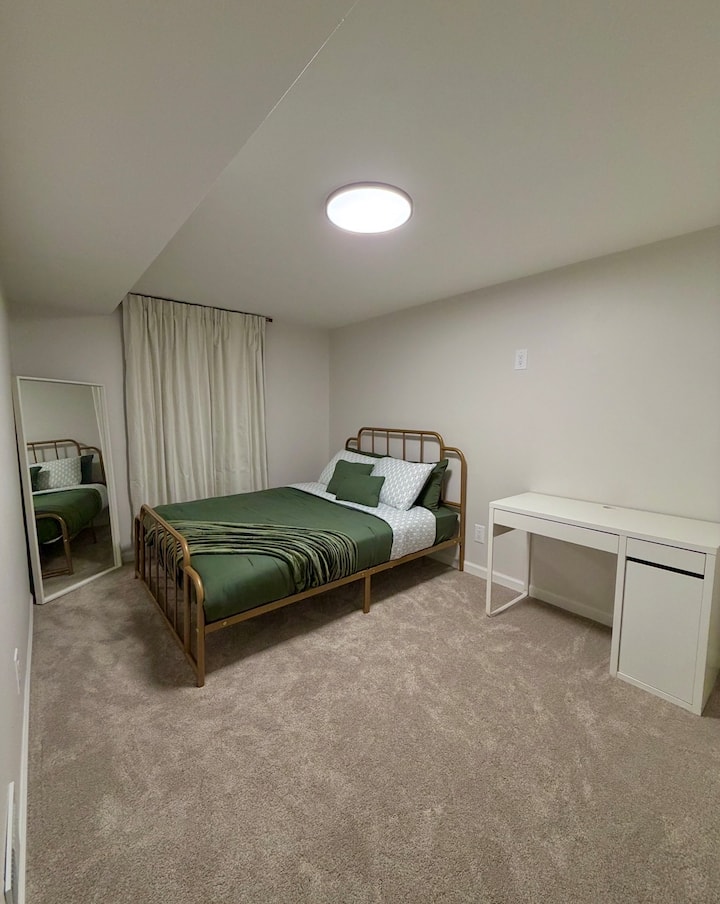 Maja House | Cozy Retreat With Free Parking - Columbus, OH