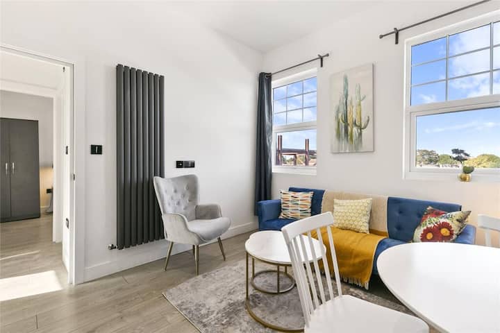 Stunning New 2-bed For Wimbledon, Kew & Richmond - Surbiton
