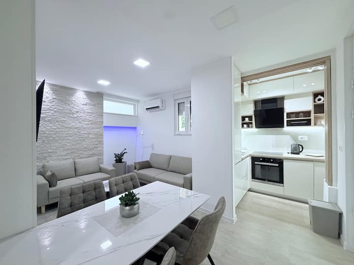 Dvosobni Luksuzni Apartman Sa Djelimičnim Pogledom - Kotor