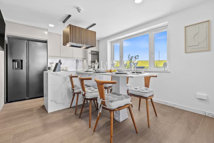 Brand-new 3 Bed, 4 Bath, Free Parking, Guildford - Woking