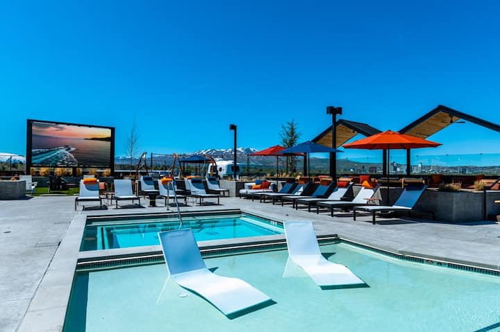 Rooftop Luxury Amenities- One Bedroom - Reno, NV