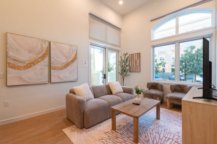 Modern King 2b2b｜pool & Spa｜smart 4k Tvs In All Rm - Upland, CA