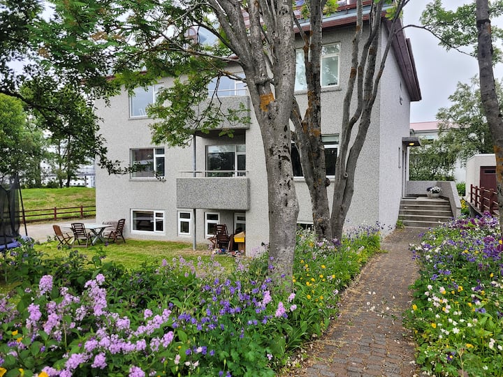 Beautiful Apartment In A Charming Residential Area - IJsland