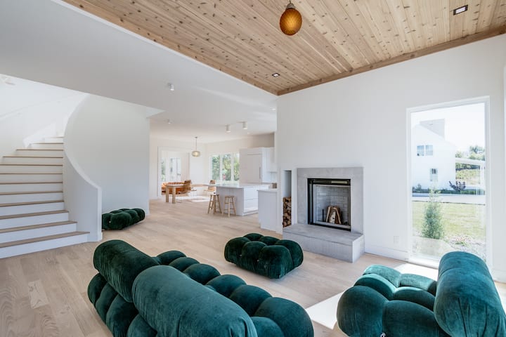 Stunning, Contemporary Retreat Near Madison, Wi - Madison, WI