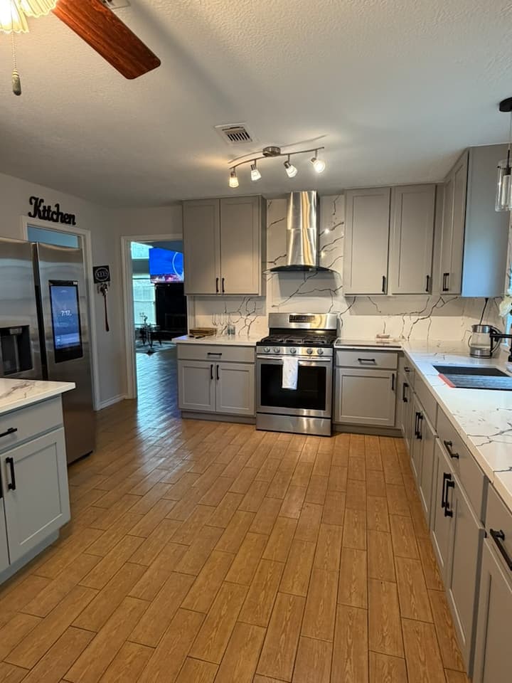 Live Oak Serene Getaway Near Iah & Lake Houston - Humble, TX