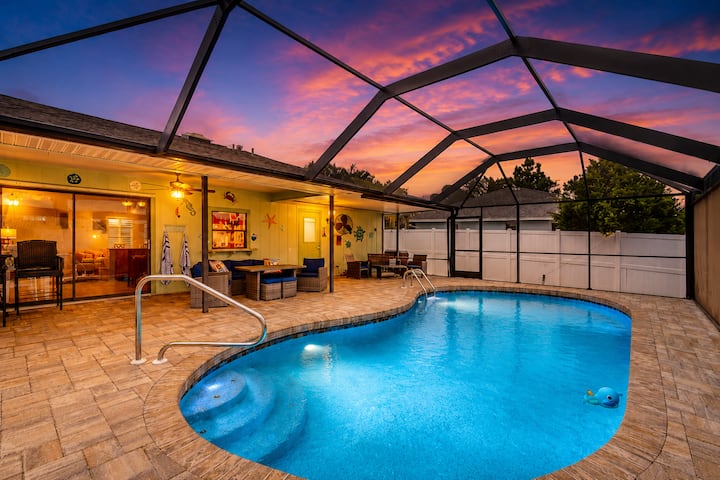Port Charlotte Waterfront Luxe | Tiki, Pool, Dock - Port Charlotte
