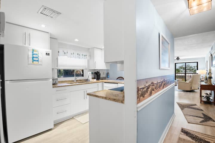 Gulf Gate 105 | Bay & Beach View Retreat - St. Pete Beach, FL