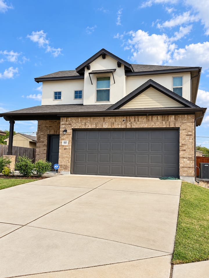 3br Kyle Home | Pool Access, Grill & Fast Wi-fi - Kyle, TX
