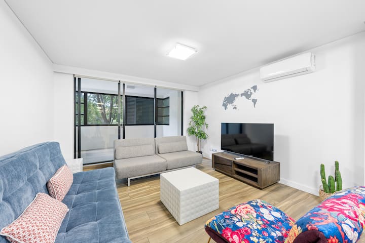 2br Apt W Parking | Walk To Icc & Darling Harbour - Surry Hills