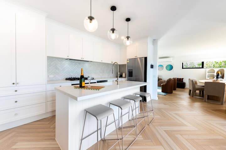 Stylish Relaxed Coastal Luxury - Frankston