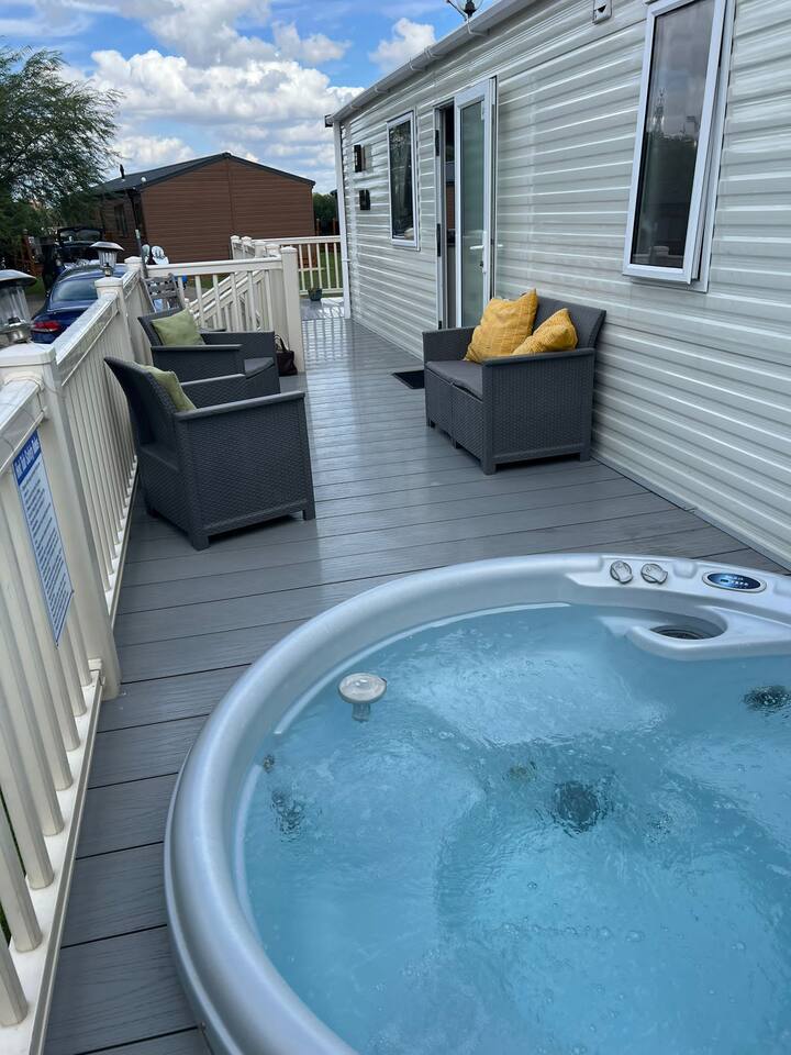 Fairways Retreat & Hot Tub - Tattershall - Woodhall Spa