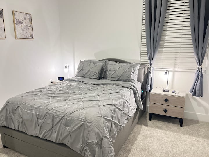A Modern Studio 1br/1ba Full Kitchen & Laundry - Bakersfield, CA