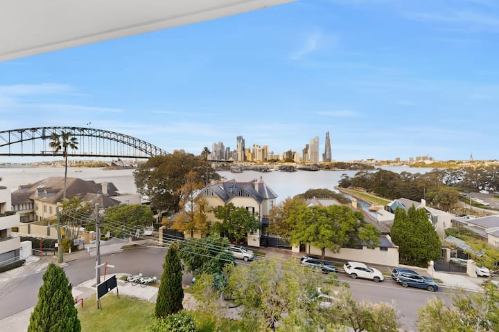 Iconic Harbour Bridge & Opera House Views - Sydney