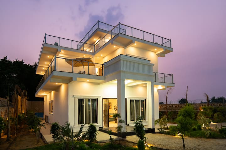 5bhk Retreat With Kids' Room, Bar Area & Sit-out - Manesar