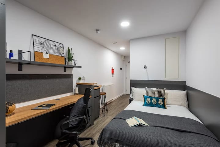 Spacious Studios Near Valentines Park In London - Ilford
