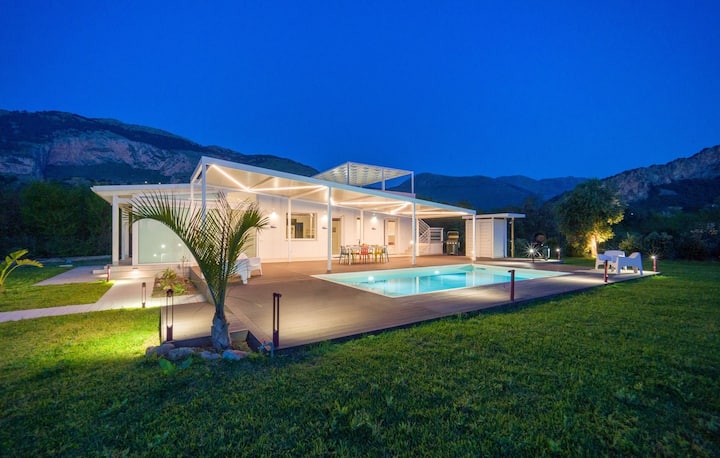 Ancilina, Apt In Villa Con Piscina E Idromassaggio - Capaci