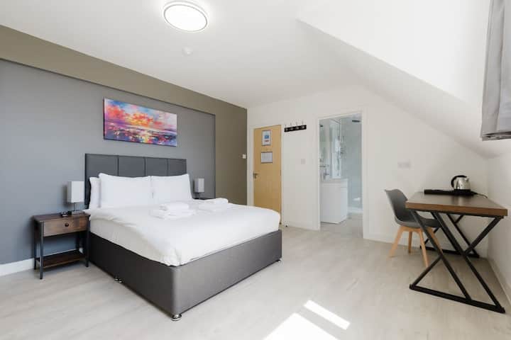 Comfortable King-size With Private Bathroom - Watford
