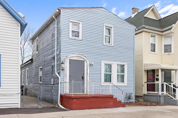 5br Pet-friendly Home Sleeps 10, Buffalo Ny - Buffalo, NY
