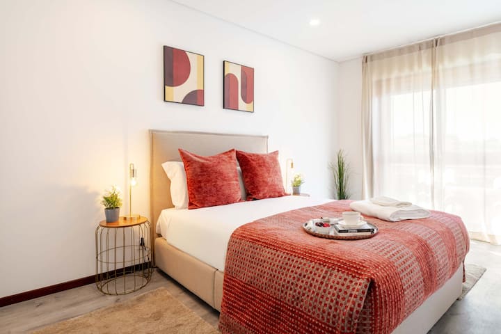 Bright & Spacious Flat With Balcony By Hostwise - Valongo