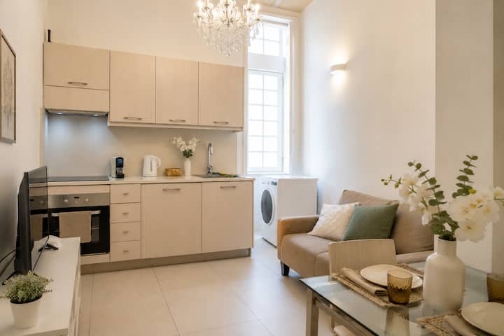 Historic Valletta Gem 1br 5 Min To Beach - La Valeta