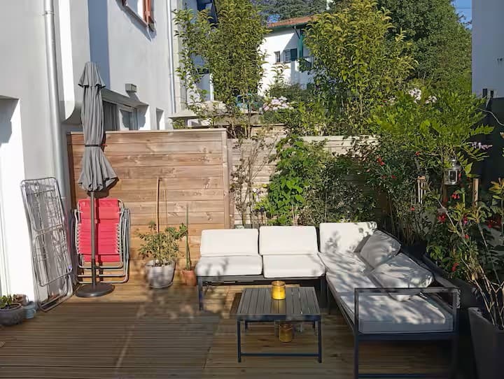 Maison Mitoyenne Récente Avec Belle Terrasse - Hendaya