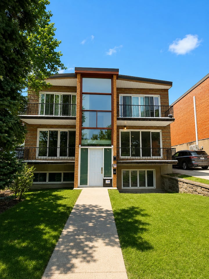 Spacious & Quiet 3-bedroom In The Heart Of Ndg - Montreal