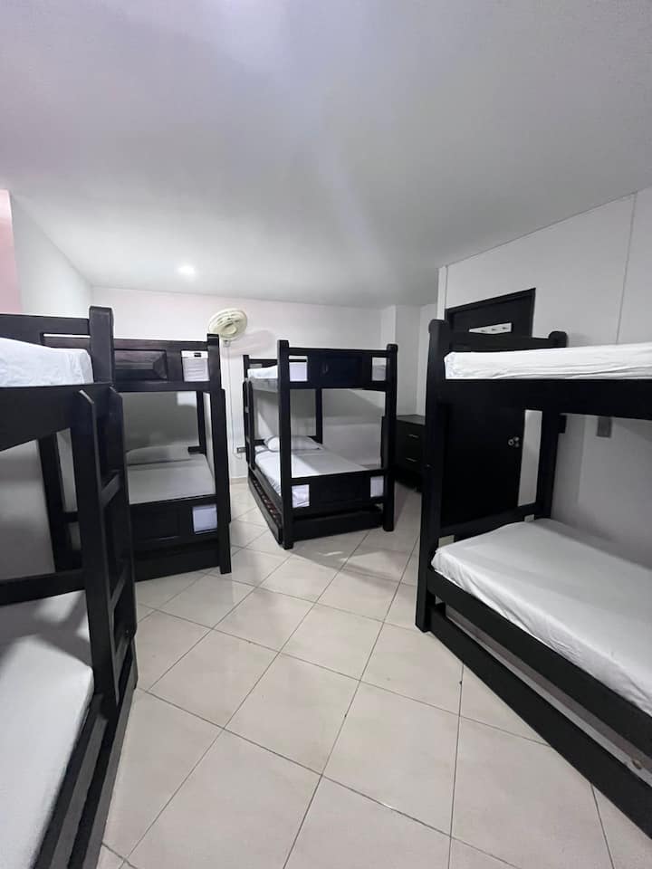 Habitación Grupal Cómoda En Medellín - Copacabana