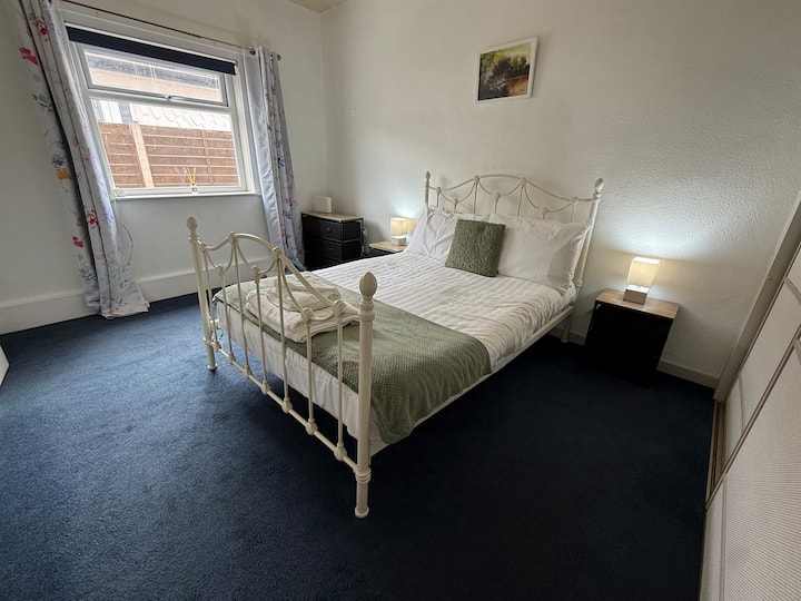 Cosy Coastal Retreat 1-bed Pet Friendly Apartment - Rhos-on-Sea