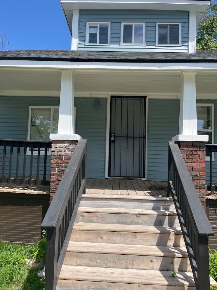 Hynvest Homes | Cozy Detroit Retreat - Dearborn, MI