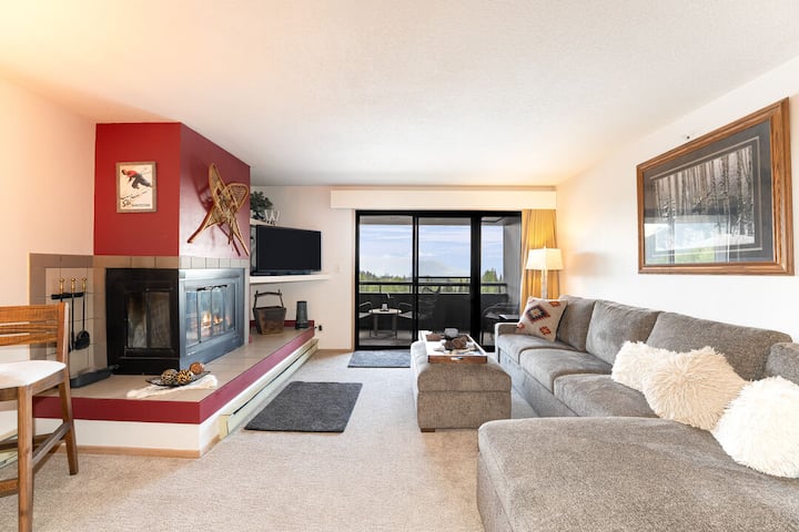 Ski-in/ski-out Mountain Condo & Community Hot Tub - Montana