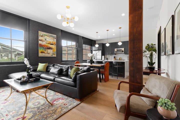Character And Comfort |2 King Beds |Queen Sofa Bed - New Orleans, LA