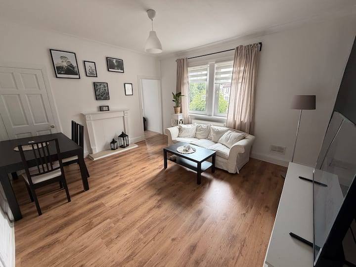 Spacious 2-bedroom Family Apartment - Edinburgh