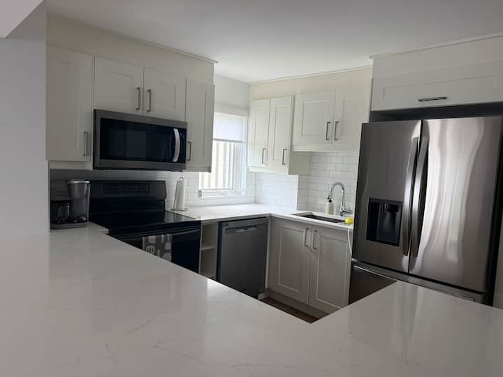 Prestigious, Centrally Located Furnished Condo. - Ottawa