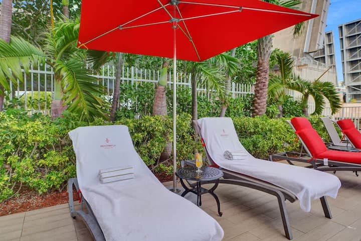 Modern 1br Retreat | Full Resort Perks - Hallandale Beach, FL